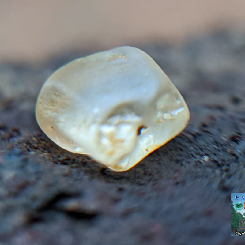 NATURAL YELLOW SAPPHIRE ROUGH GEMSTONE