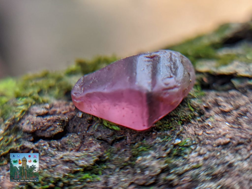CEYLON NATURAL PADPARADSCHA SAPPHIRE HALF CRYSTAL ( King 👑 Sapphire ) -
