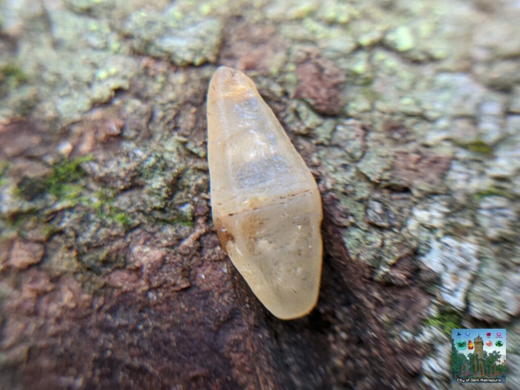 CEYLON NATURAL SAPPHIRE COMPLETE CRYSTAL ( Mat glass body ) -