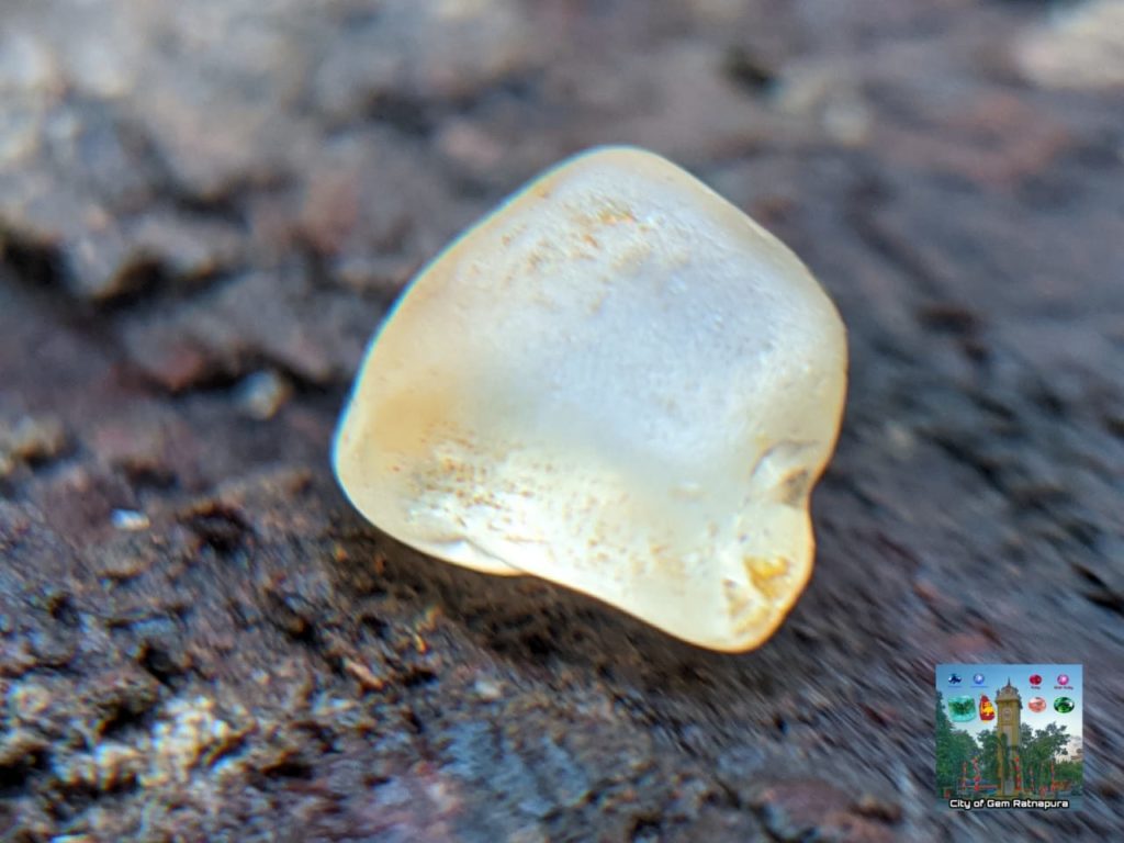 NATURAL YELLOW SAPPHIRE ROUGH GEMSTONE