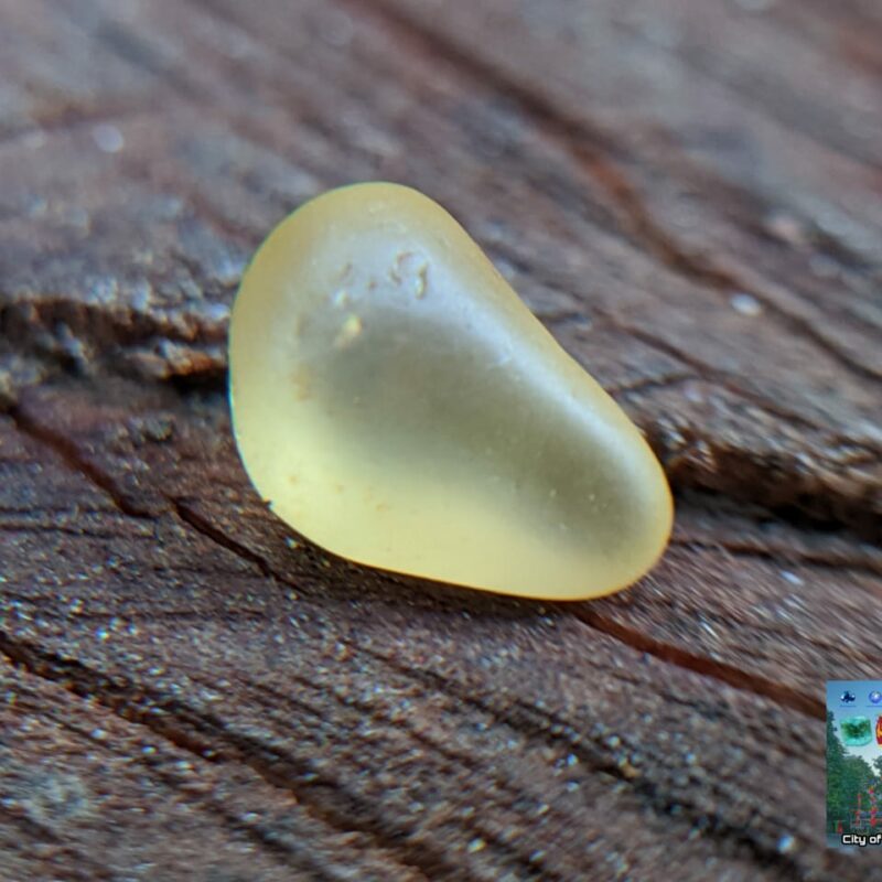 NATURAL YELLOW SAPPHIRE ROUGH GEMSTONE