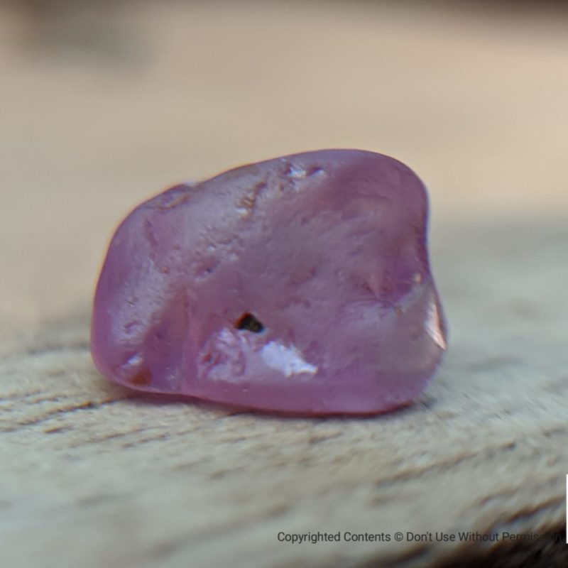 NATURAL HEATING SAPPHIRE ROUGH GEMSTONES ( Rathu Geuda ) -