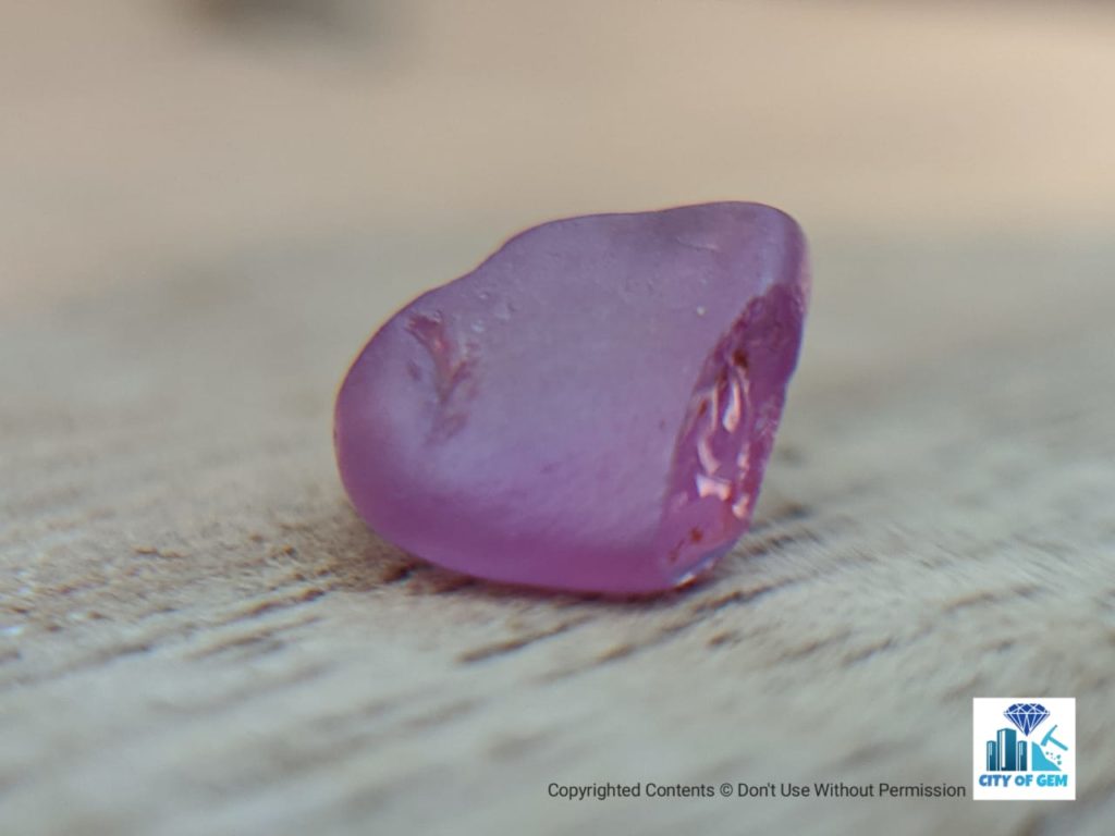 NATURAL HEATING SAPPHIRE ROUGH GEMSTONES ( Rathu Geuda ) -