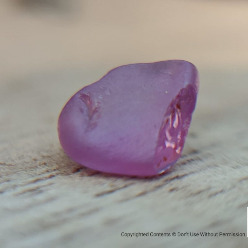 NATURAL HEATING SAPPHIRE ROUGH GEMSTONES ( Rathu Geuda ) -