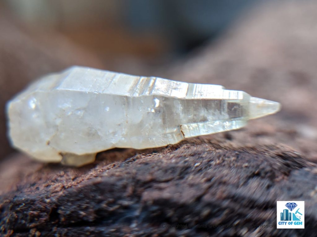 Ceylon Natural Colourless Sapphire Crystal with Growth Marks ( Glass ...