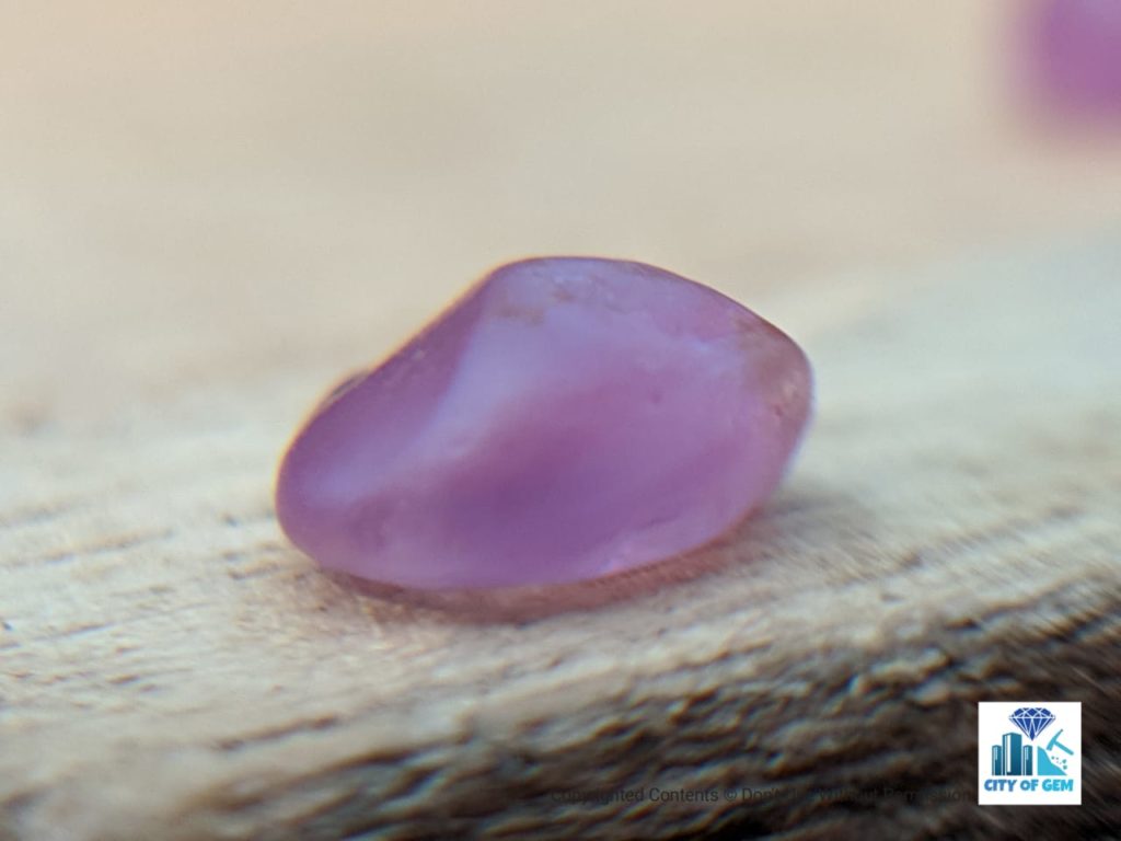 NATURAL HEATING SAPPHIRE ROUGH GEMSTONES ( Rathu Geuda ) -