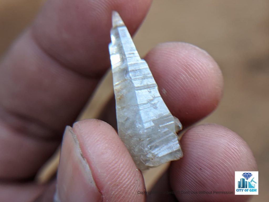 Ceylon Natural Colourless Sapphire Crystal with Growth Marks ( Glass ...