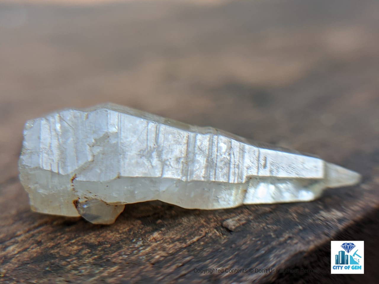 Ceylon Natural Colourless Sapphire Crystal with Growth Marks ( Glass ...