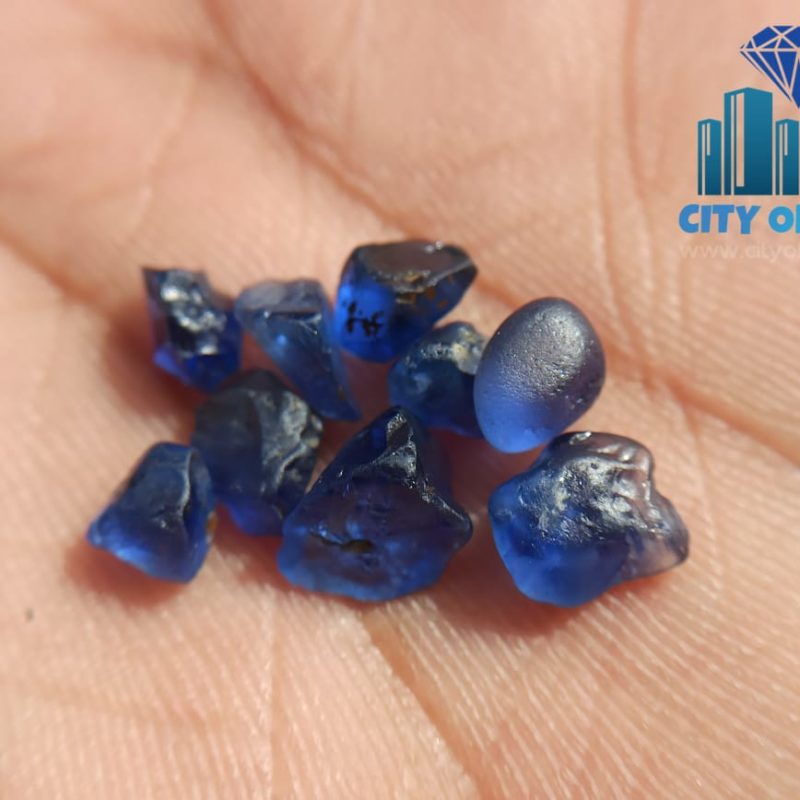 Best Quality Natural Royal Blue Sapphire Rough Gemstones from Famous ...