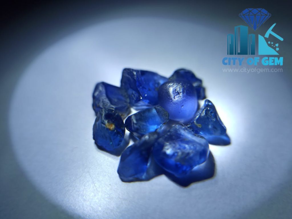 Best Quality Natural Royal Blue Sapphire Rough Gemstones from Famous ...