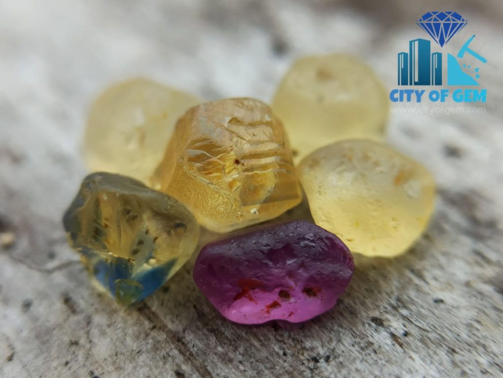 Ceylon Natural Yellow Sapphire Rough Gemstones with Pink Sapphire