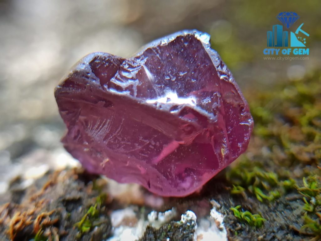 Facet Grade Natural Spinel High Quality Rough Stone from Sri Lanka
