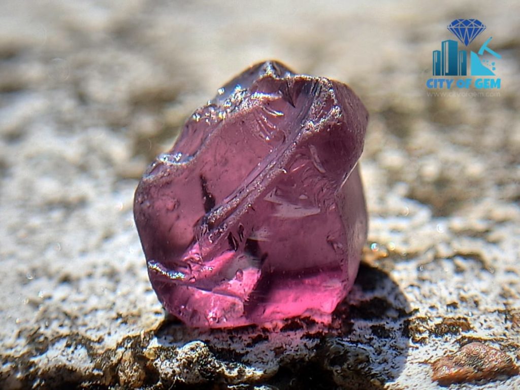 Facet Grade Natural Spinel High Quality Rough Stone from Sri Lanka