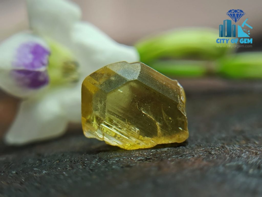 Rare Natural Chrysoberyl Crystal Couple with Naturally Occurred Growth ...