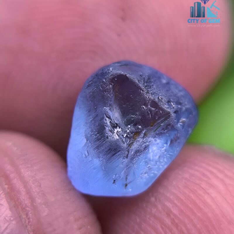 FACET GRADE CEYLON NATURAL BLUE SAPPHIRE ALLUVIAL ROUGH