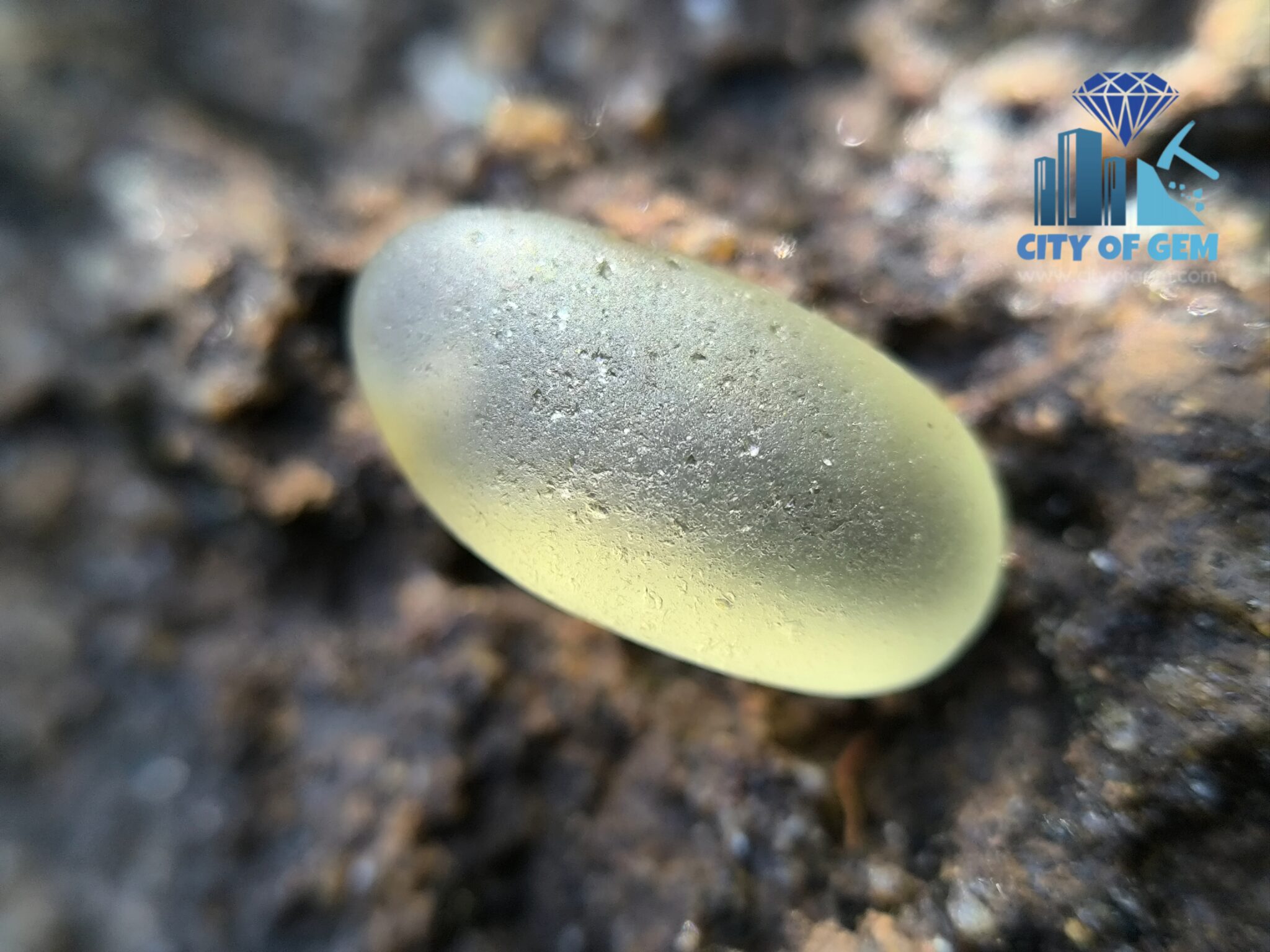 Facet Grade Ceylon Natural Chrysoberyl – Honeydew Green (Alluvial Rough)