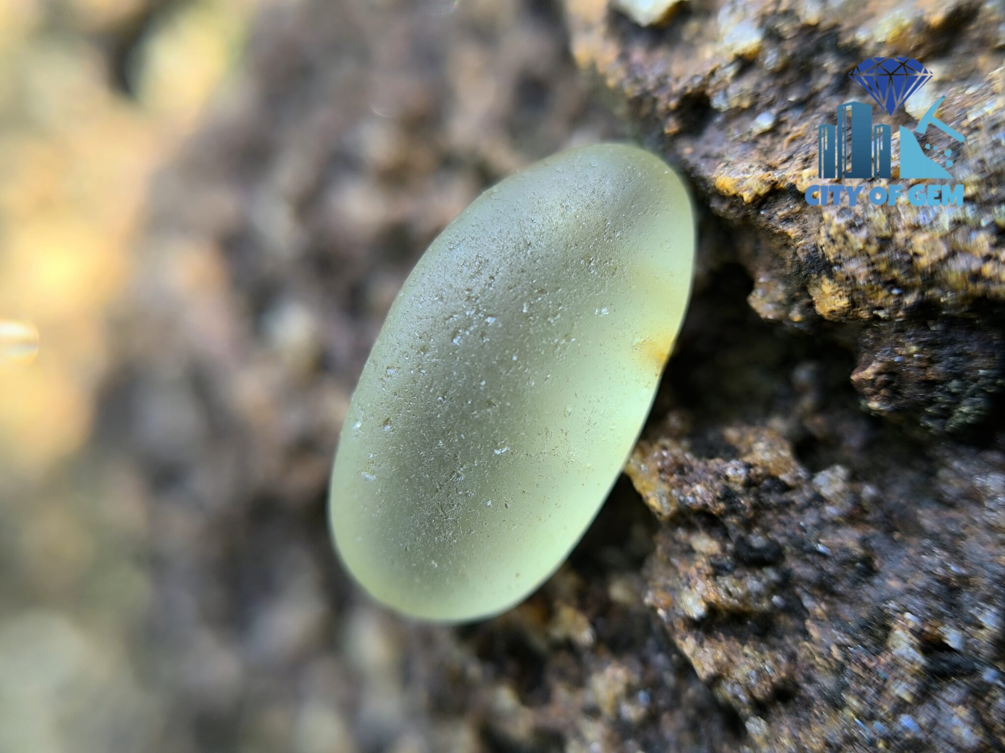 Facet Grade Ceylon Natural Chrysoberyl – Honeydew Green (Alluvial Rough)