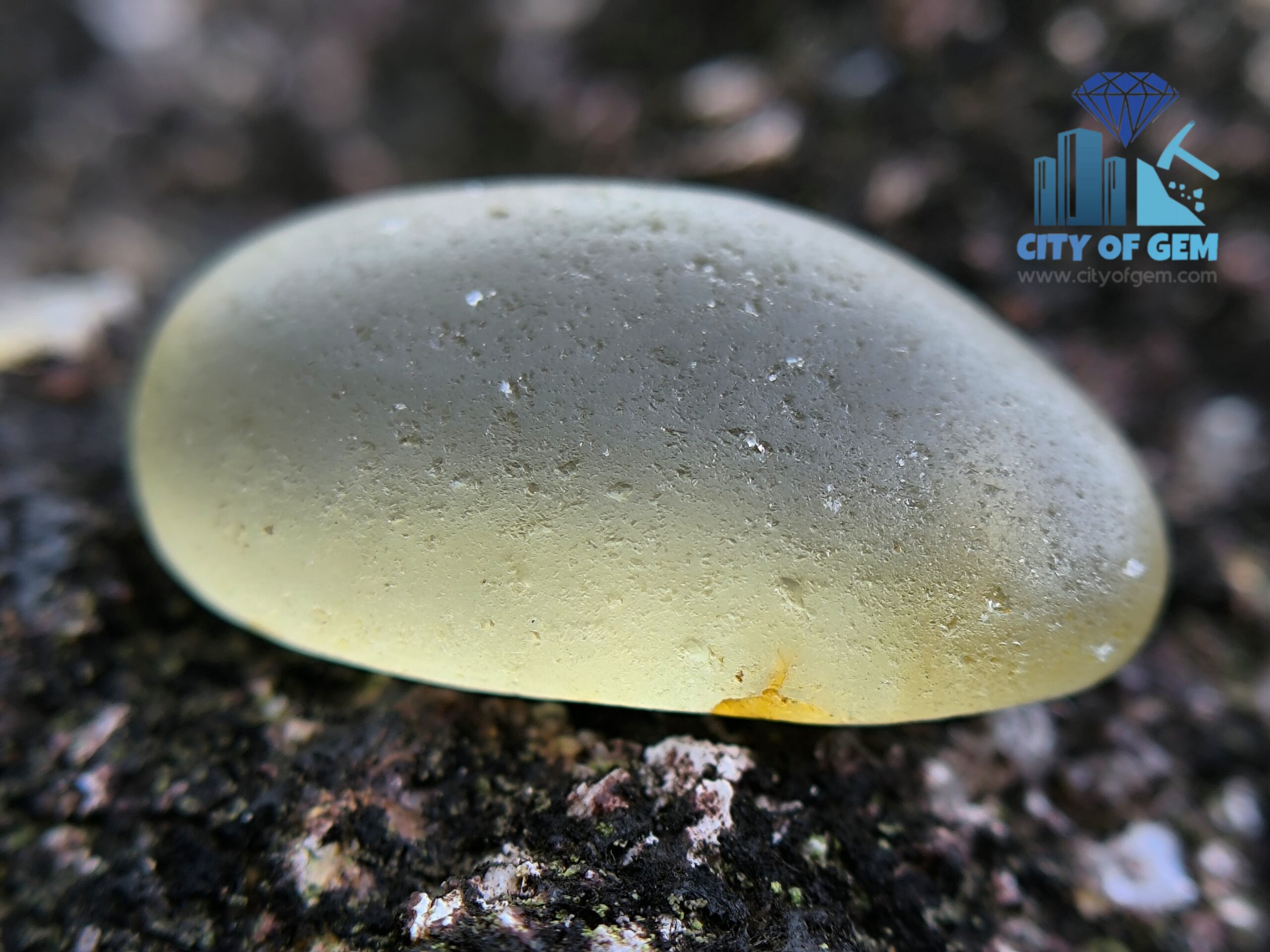 Facet Grade Ceylon Natural Chrysoberyl – Honeydew Green (Alluvial Rough)