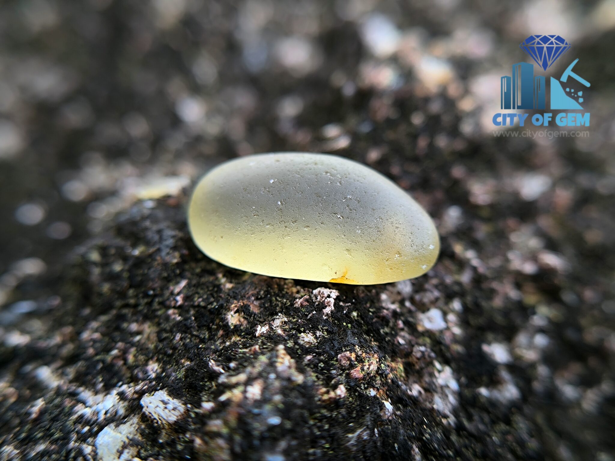 Facet Grade Ceylon Natural Chrysoberyl – Honeydew Green (Alluvial Rough)
