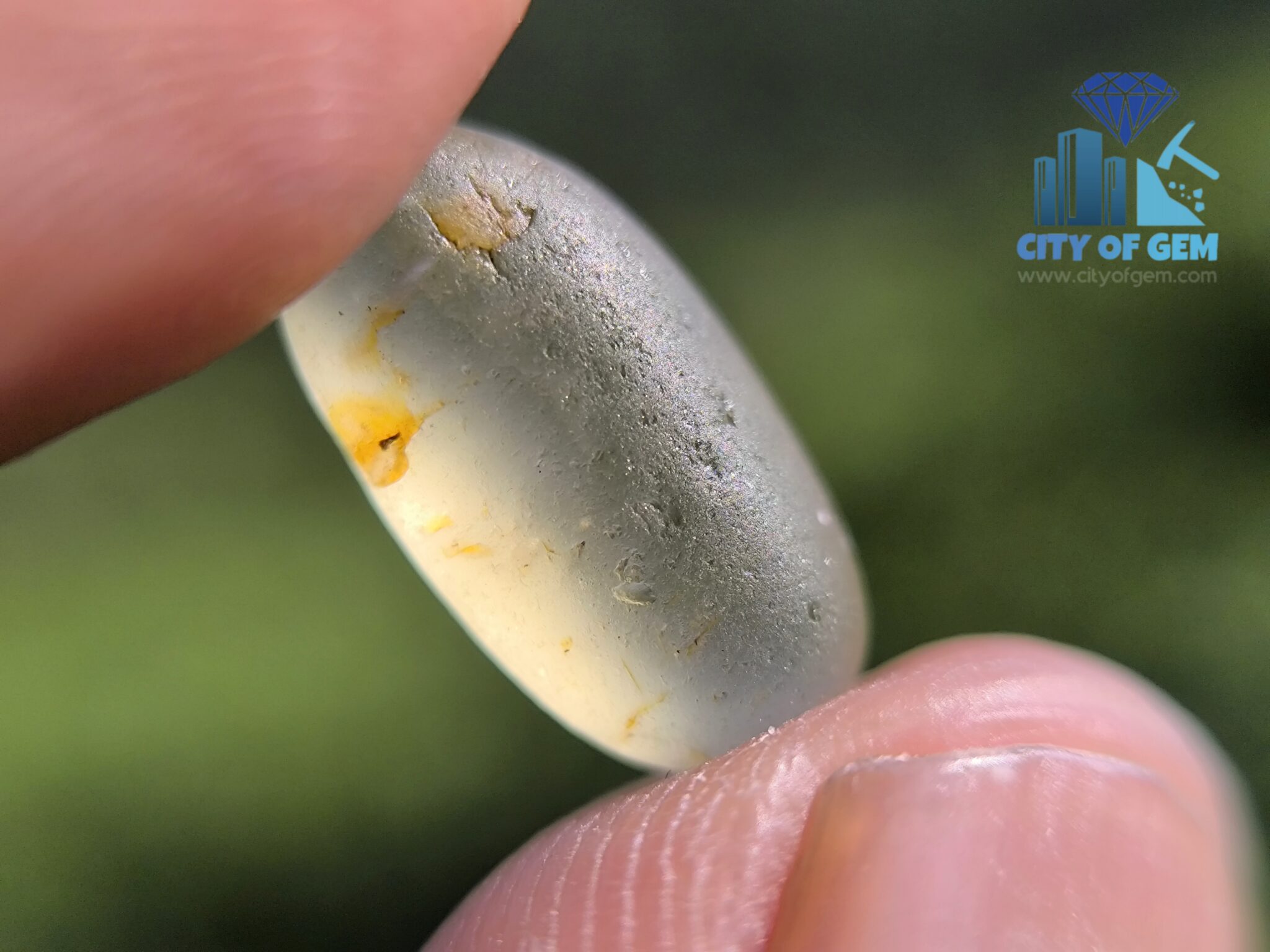 Facet Grade Ceylon Natural Chrysoberyl – Honeydew Green (Alluvial Rough)